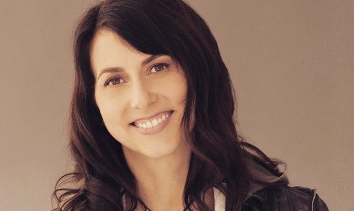 Visionary Philanthropist Mackenzie Scott: Changing Lives – Luxurioux World